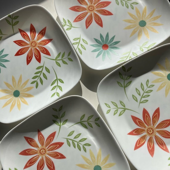 Corelle | Dining | Corelle Vitrelle Happy Days 4 Dinner Plates 25 ...